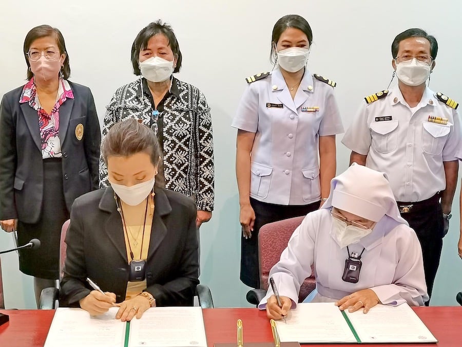 MoU Signing with Mala Sawan Pittaya School Nakhon Nayok - St Teresa International University